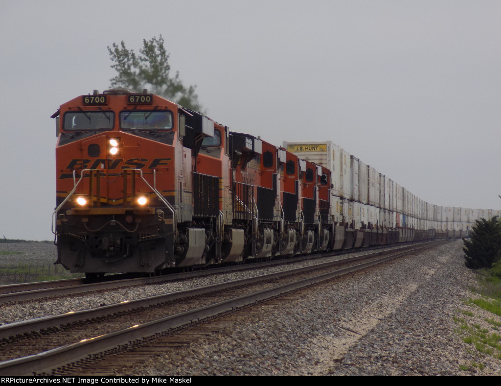 BNSF 6700